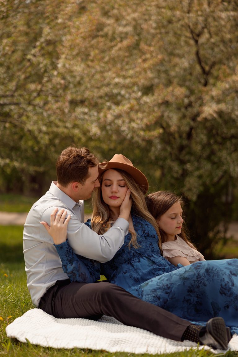 Cedar Falls, Iowa Family Session // Taylor + Dilyn - Jamie Tobin ...